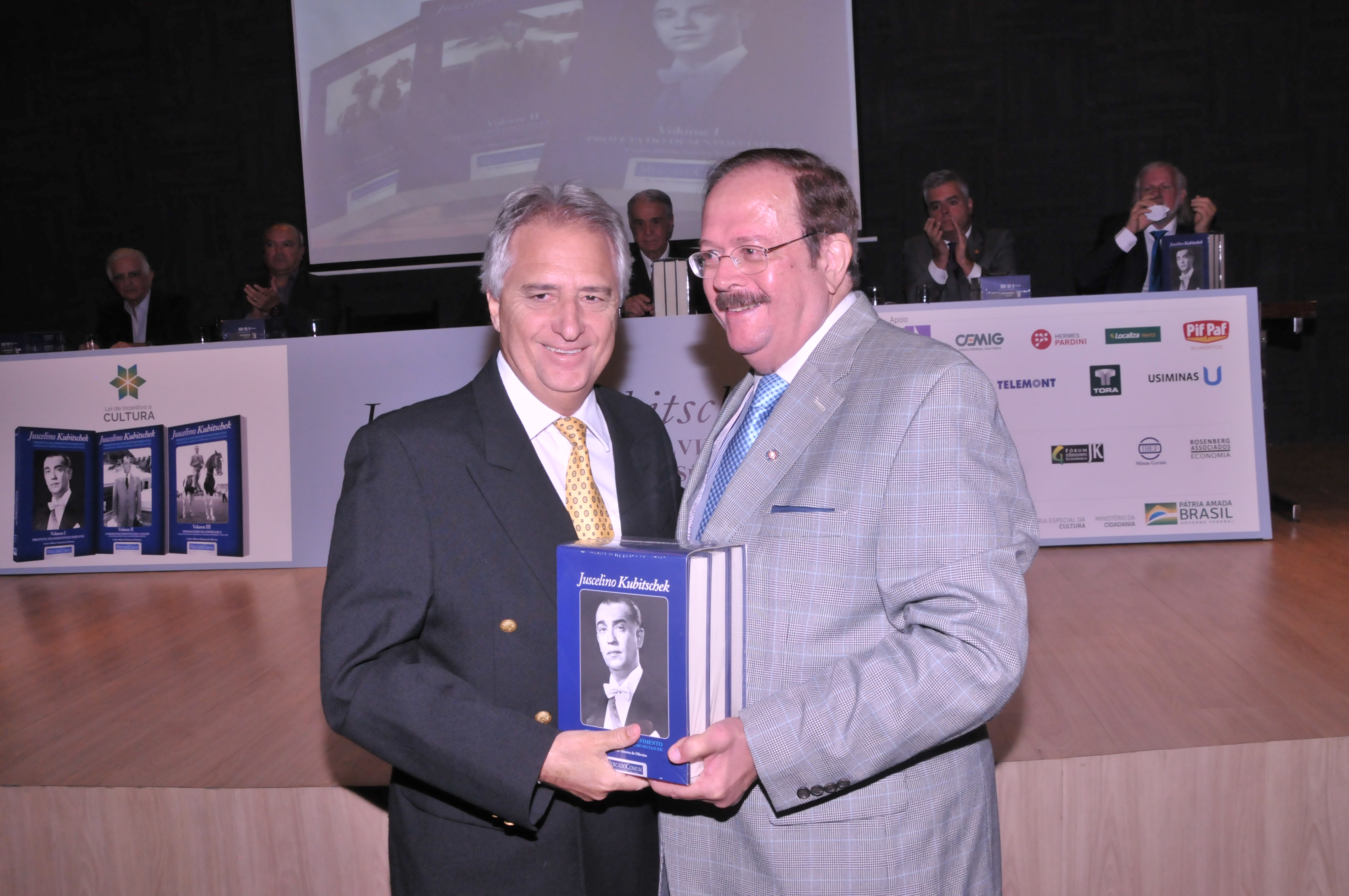 Entrega de edição especial a Laurindo de Souza - MercadoComum ...